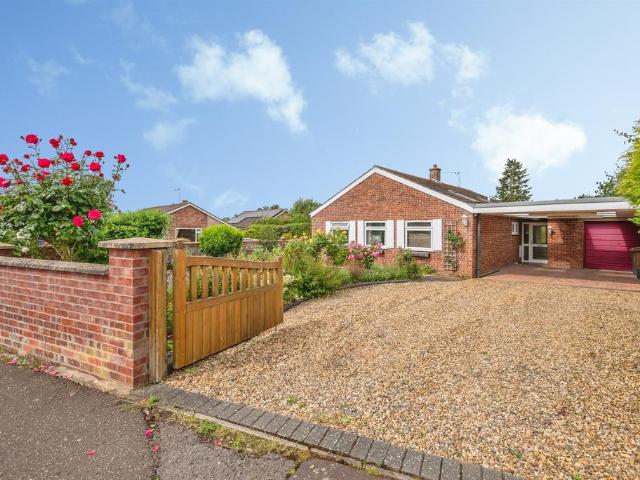 2 bedroom detached bungalow for sale