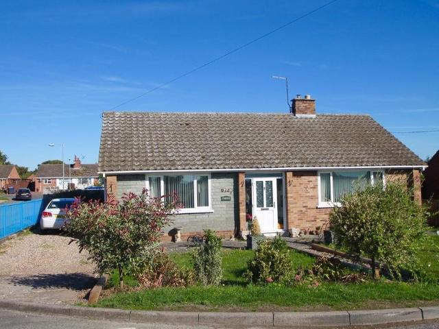 2 bedroom detached bungalow for sale