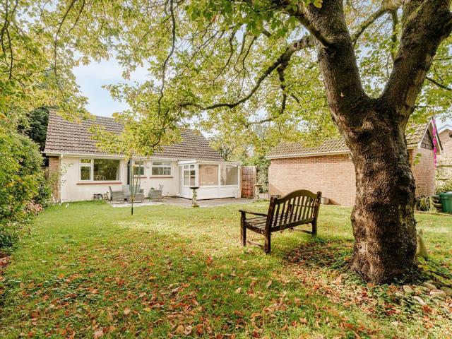 2 bedroom detached bungalow for sale