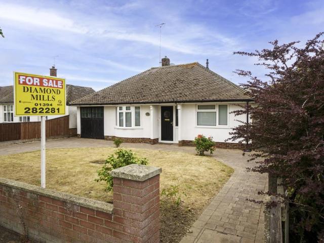 2 bedroom detached bungalow for sale