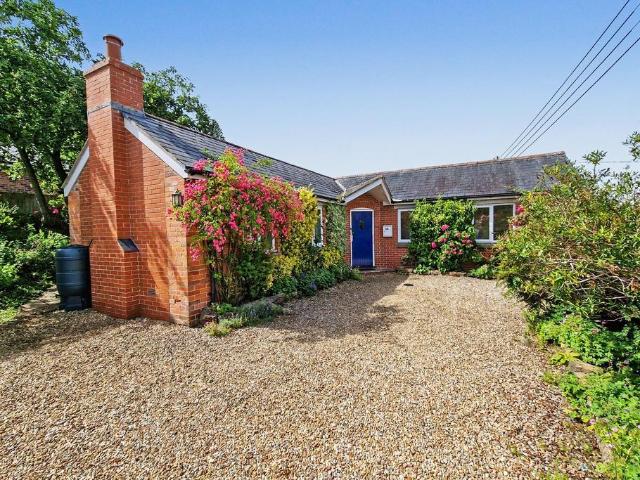 2 bedroom detached bungalow for sale