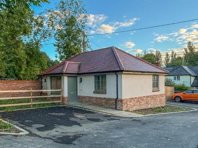 2 bedroom detached bungalow for sale