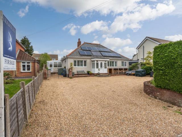 2 bedroom detached bungalow for sale