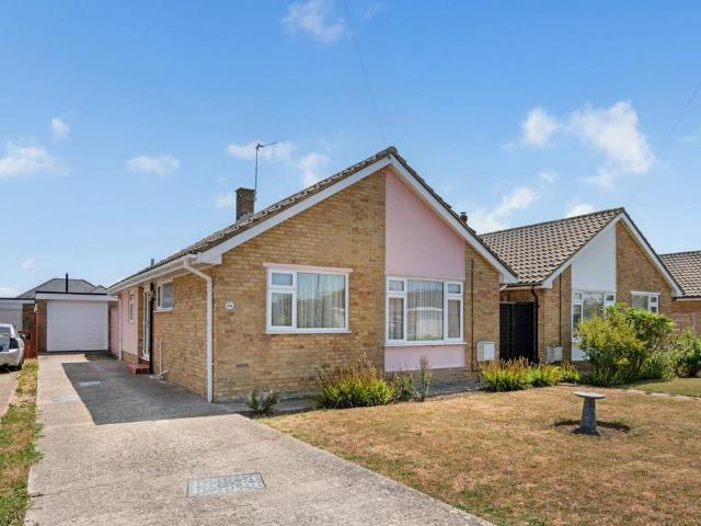 2 bedroom detached bungalow for sale