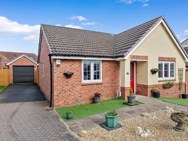2 bedroom detached bungalow for sale