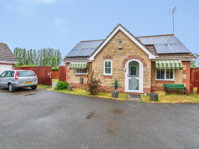 2 bedroom detached bungalow for sale