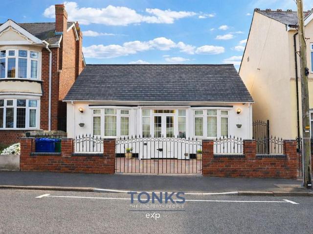2 bedroom detached bungalow for sale
