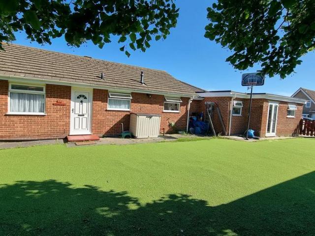 2 bedroom detached bungalow for sale