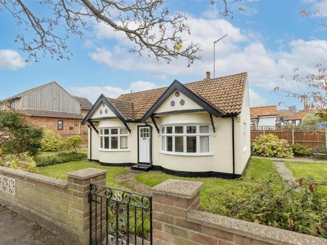 2 bedroom detached bungalow for sale