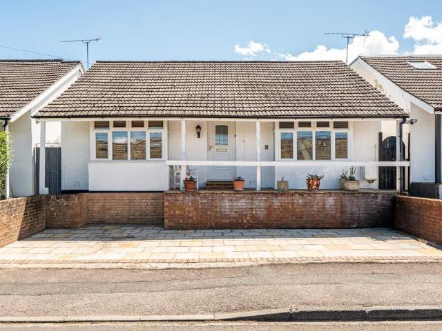 2 bedroom detached bungalow for sale