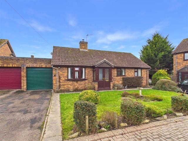 2 bedroom detached bungalow for sale