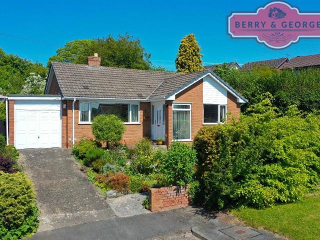 2 bedroom detached bungalow for sale