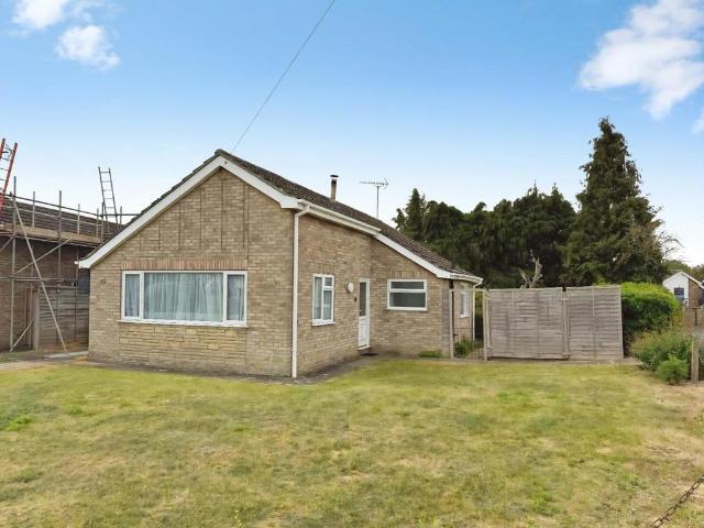 2 bedroom detached bungalow for sale