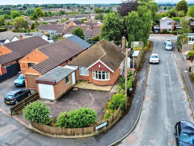 2 bedroom detached bungalow for sale