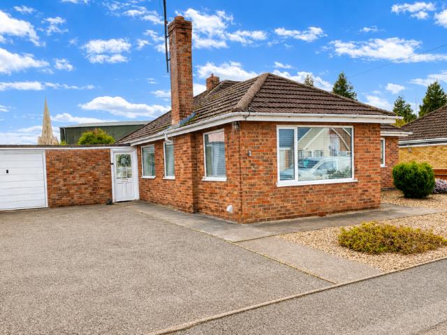 2 bedroom detached bungalow for sale