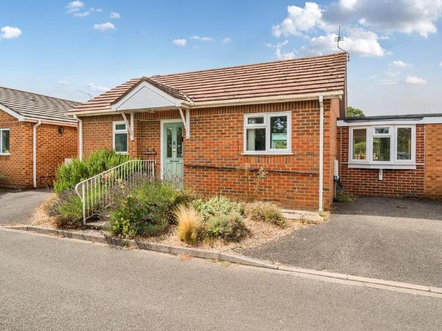 2 bedroom detached bungalow for sale