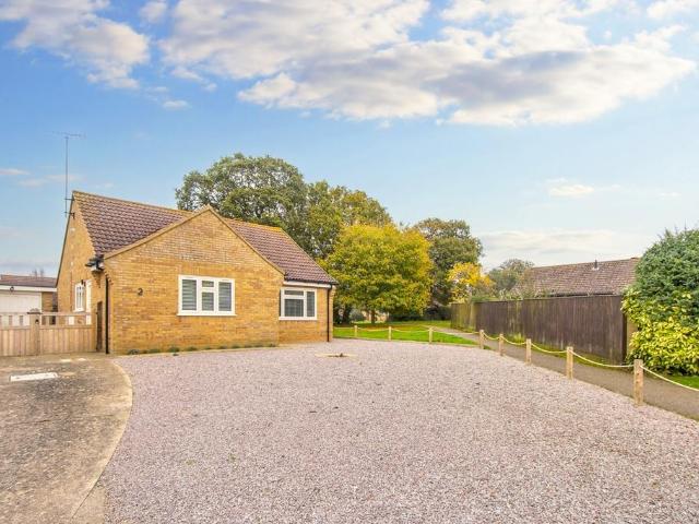 2 bedroom detached bungalow for sale