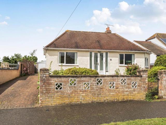 2 bedroom detached bungalow for sale