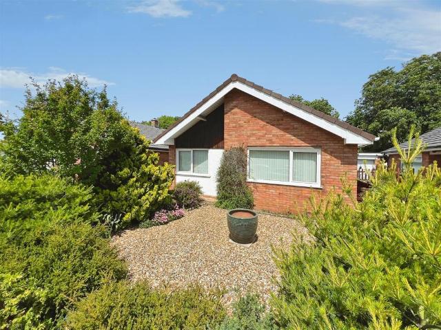 2 bedroom detached bungalow for sale