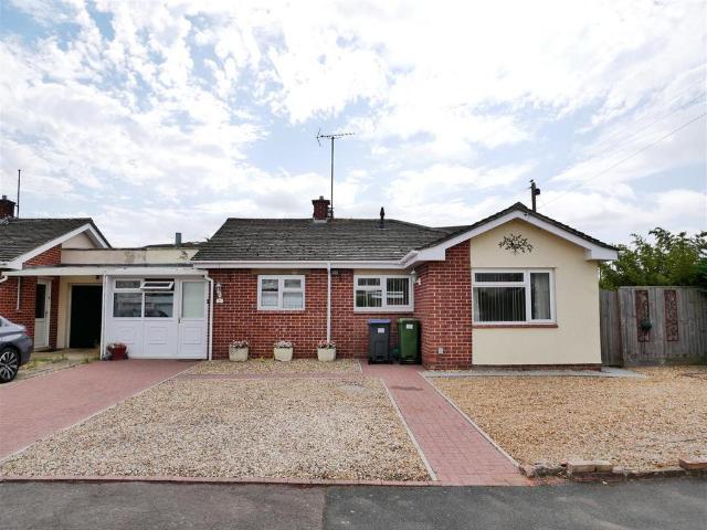 2 bedroom detached bungalow for sale