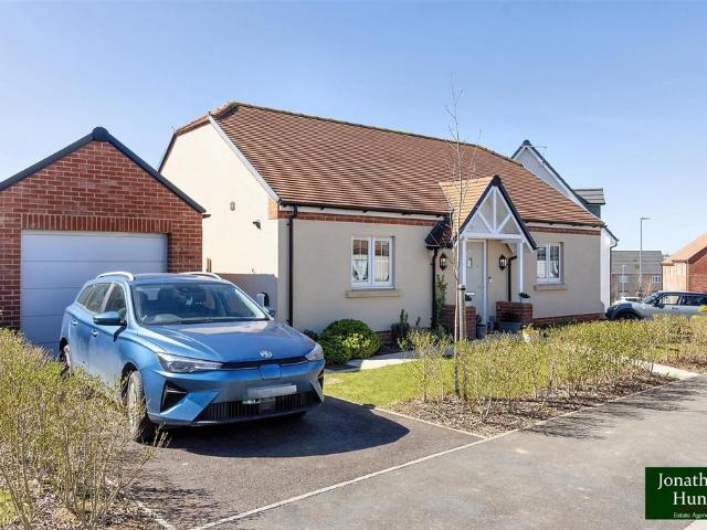 2 bedroom detached bungalow for sale