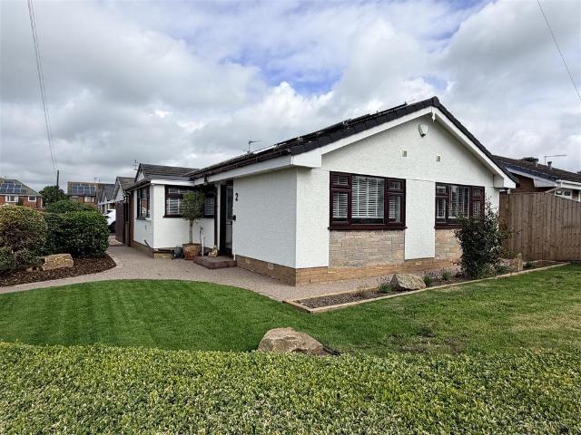 2 bedroom detached bungalow for sale