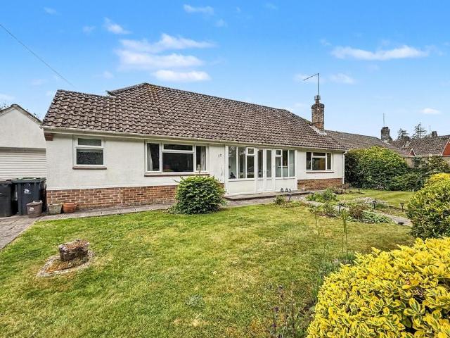 2 bedroom detached bungalow for sale