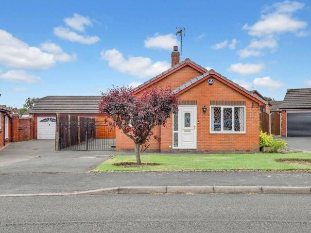 2 bedroom detached bungalow for sale