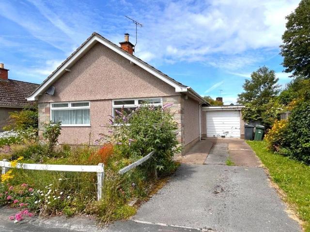 2 bedroom detached bungalow for sale