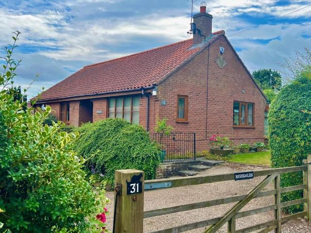 2 bedroom detached bungalow for sale
