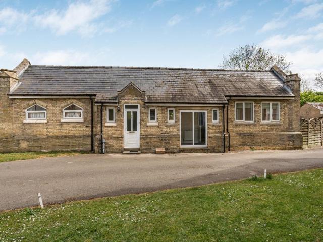 2 bedroom detached bungalow for sale