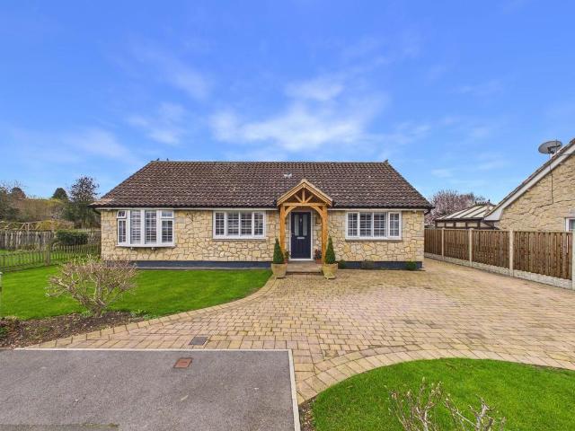 2 bedroom detached bungalow for sale