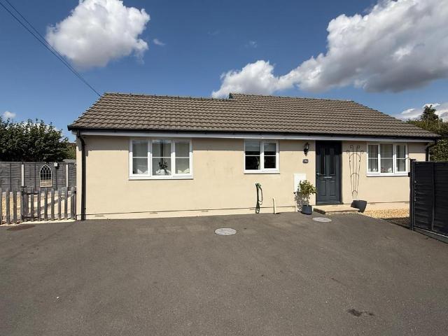 2 bedroom detached bungalow for sale