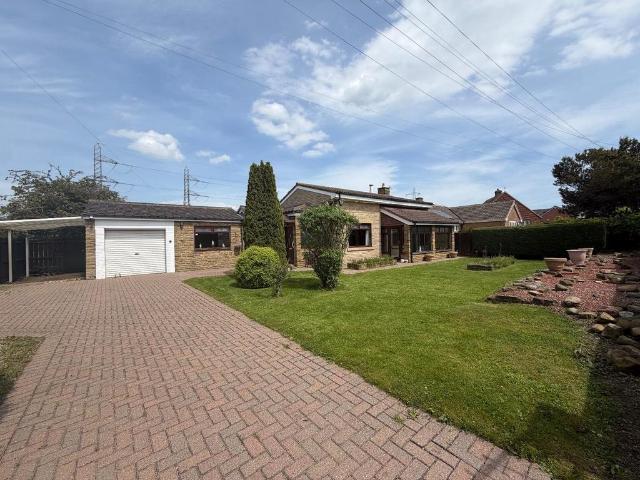 2 bedroom detached bungalow for sale