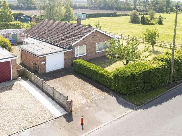 2 bedroom detached bungalow for sale