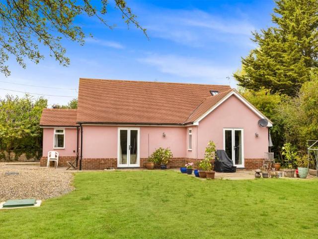 2 bedroom detached bungalow for sale