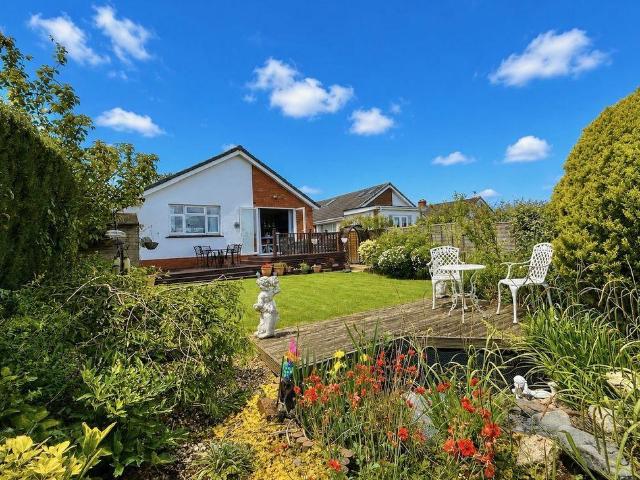 2 bedroom detached bungalow for sale