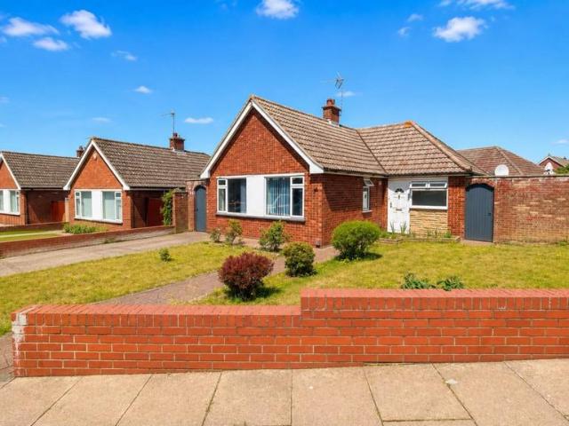 2 bedroom detached bungalow for sale