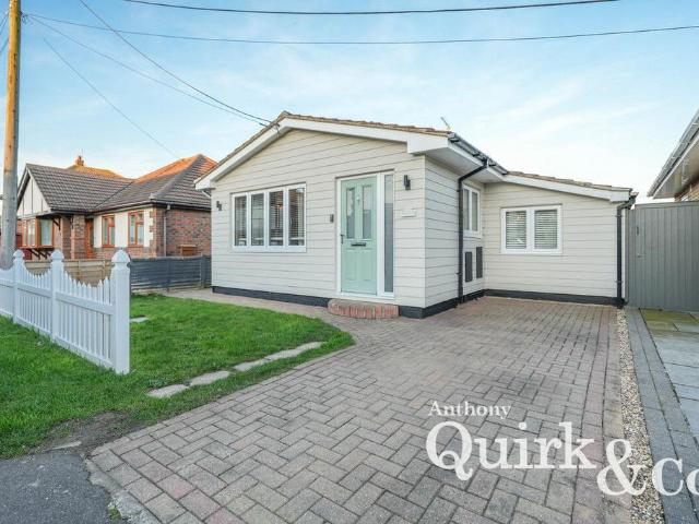 2 bedroom detached bungalow for sale