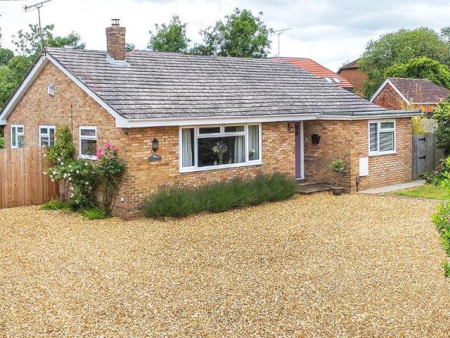 2 bedroom detached bungalow for sale