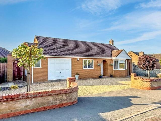 2 bedroom detached bungalow for sale