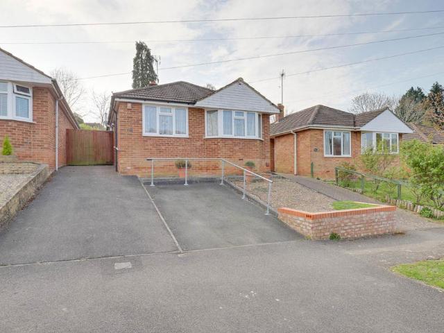 2 bedroom detached bungalow for sale
