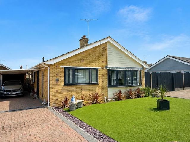 2 bedroom detached bungalow for sale