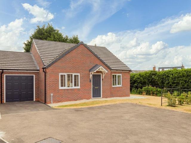 2 bedroom detached bungalow for sale