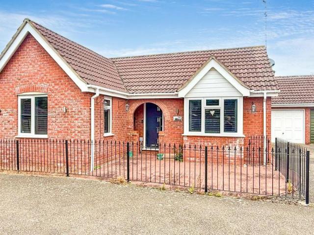 2 bedroom detached bungalow for sale