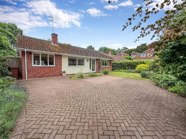 2 bedroom detached bungalow for sale