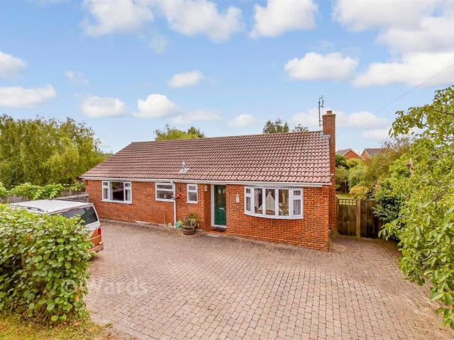 2 bedroom detached bungalow for sale