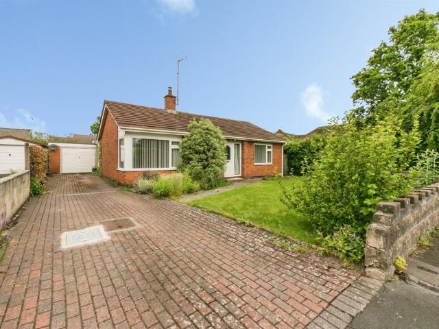 2 bedroom detached bungalow for sale