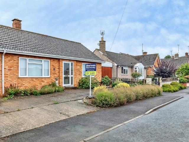 2 bedroom detached bungalow for sale