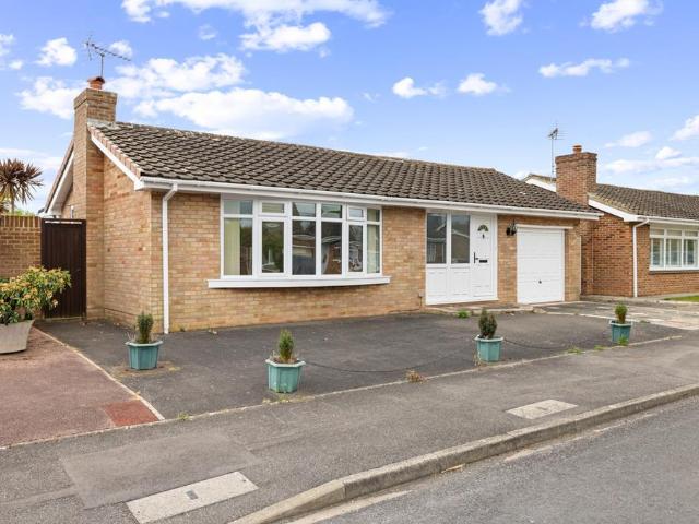 2 bedroom detached bungalow for sale